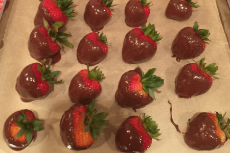 How To Make Your Own DIY Chocolate Covered Strawberries Recipe